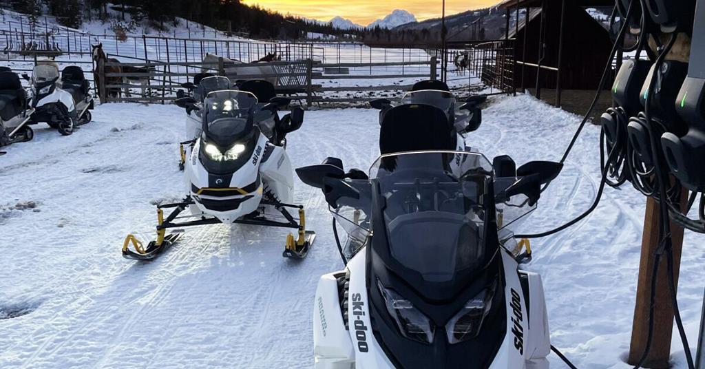 E-snowmobile experiences in Wyoming | News briefs | Outdoor Industry ...
